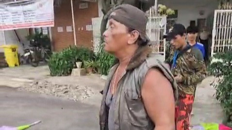 Viral Tingkah 'Tengil' Dua Orang Preman Berseragam Ormas Bubarkan ...