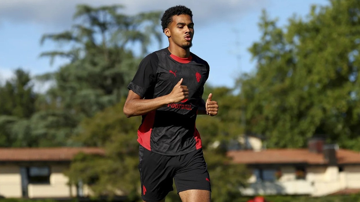 Berita AC Milan: Siapa David Odogu? Investasi Nekat Rossoneri yang ...